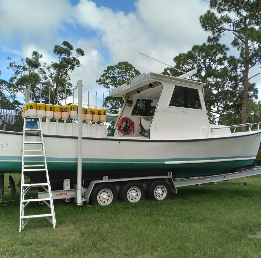 LL-284 33′ FAST! 27 KNOTS PLUS! GREAT STARTER! – East Coast Marine Ship ...